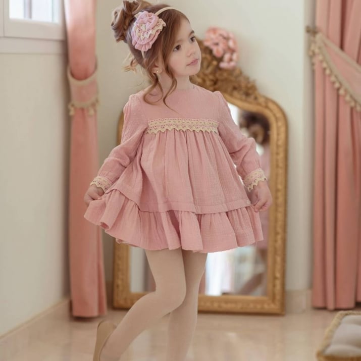 Рокля в нежно розово с бродерии | Miranda Kids